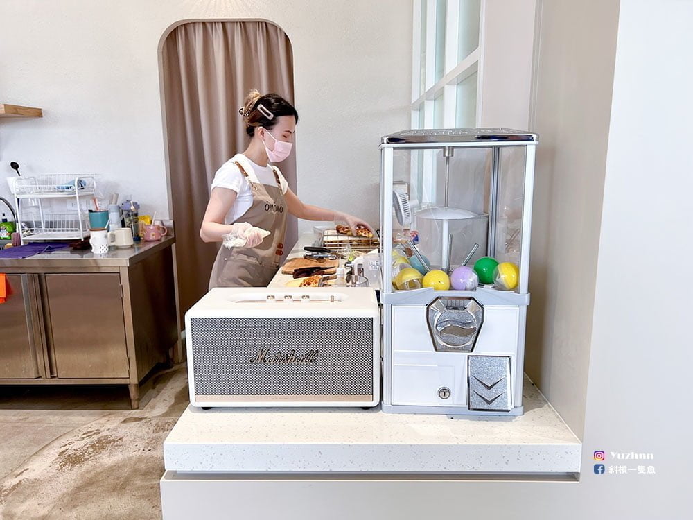 台中西屯咖啡店｜【OMOMO韓系飲品咖啡廳】2022白色系韓式咖啡店與飾品店結合 簡約風格很好拍 - 斜槓一隻魚